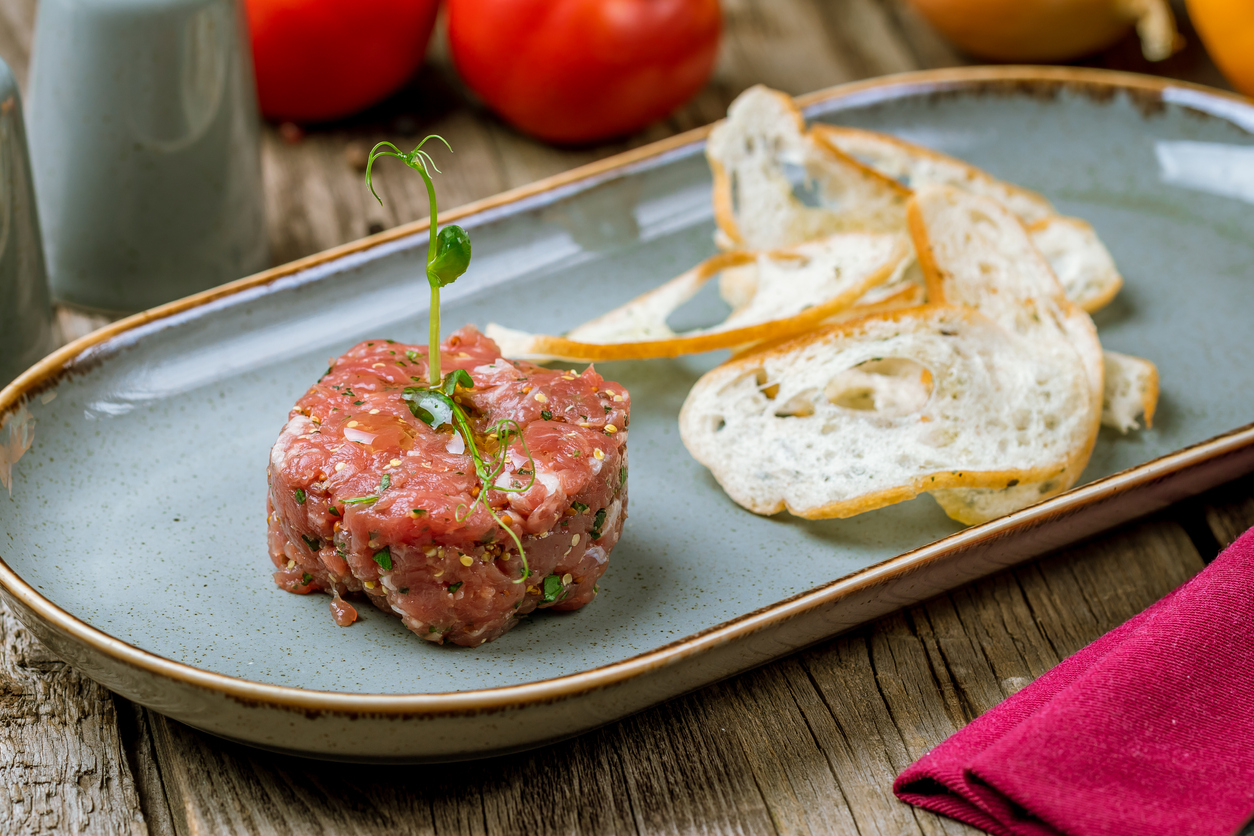 Steak tartare: deliciosa carne crua preparada pelo nosso embaixador